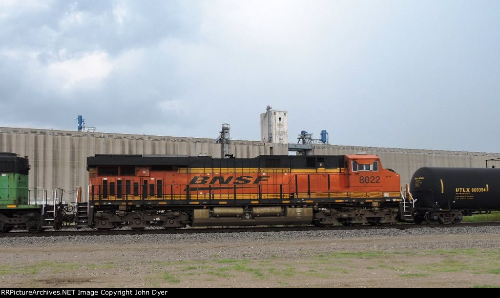 BNSF 8022